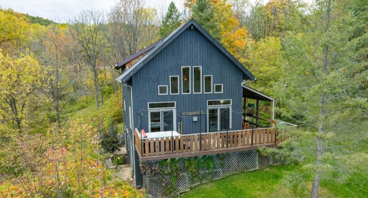 Private Naples Retreat | Near Wineries | Hot Tub - Naples, NY