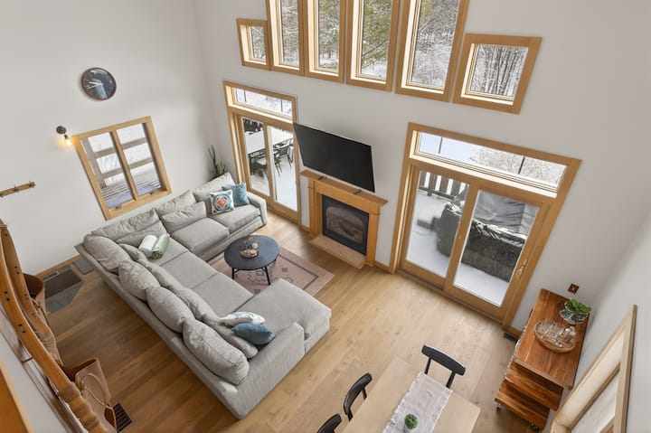 Hot Tub | Sleeps 8 | Near Wineries | Pet Friendly - Naples, NY