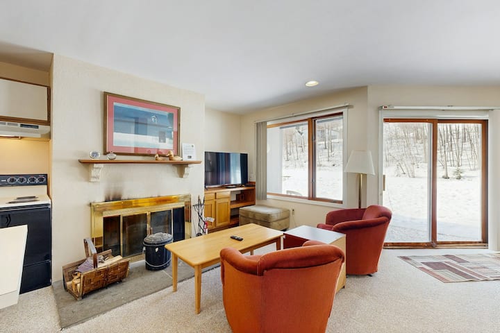 1br Ski-in/ski-out Condo, Fireplace, W/d, Wifi - Mount Snow