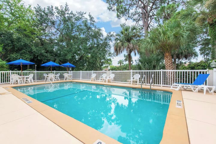 Affordable Room By Airport – Ideal For Transit - Sarasota, FL