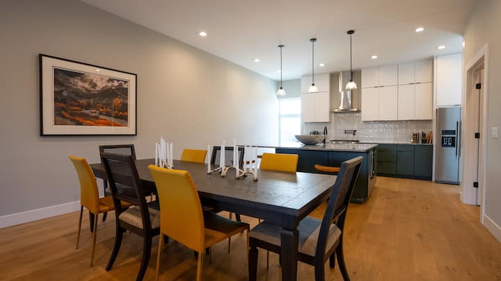 The Nolan South| Luxury Downtown Casper | 3br 4ba - Casper, WY