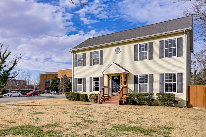 Walk To Dtwn & Campus! Spacious Hampton Home - Hampton, VA