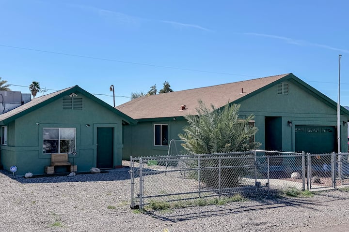 2 Mi To Rotary Park! Pet-friendly Home W/ Fire Pit - Laughlin, NV