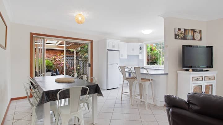 1/4 Bowral St Hawks Nest - Tea Gardens