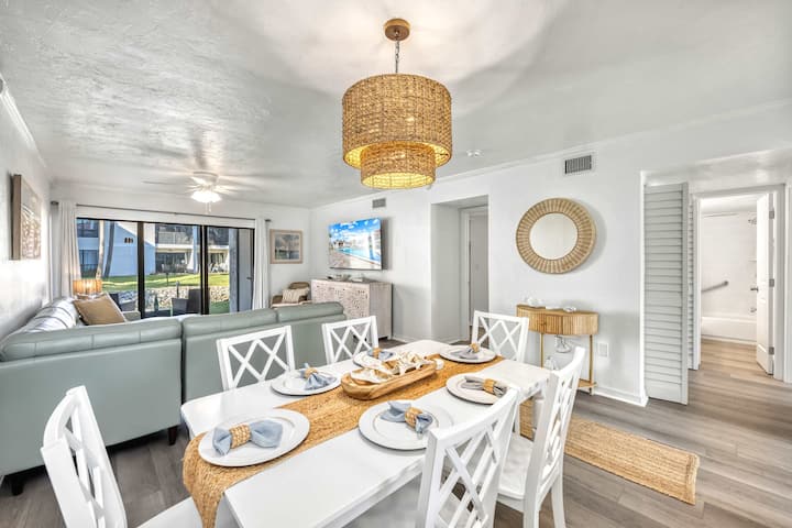 Newly Rehabbed • Pickleball/tennis • Beach Access - Bradenton Beach, FL