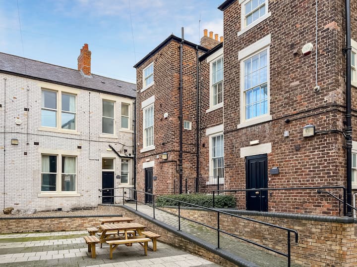 Emerald - Ukc7696 - Sunderland