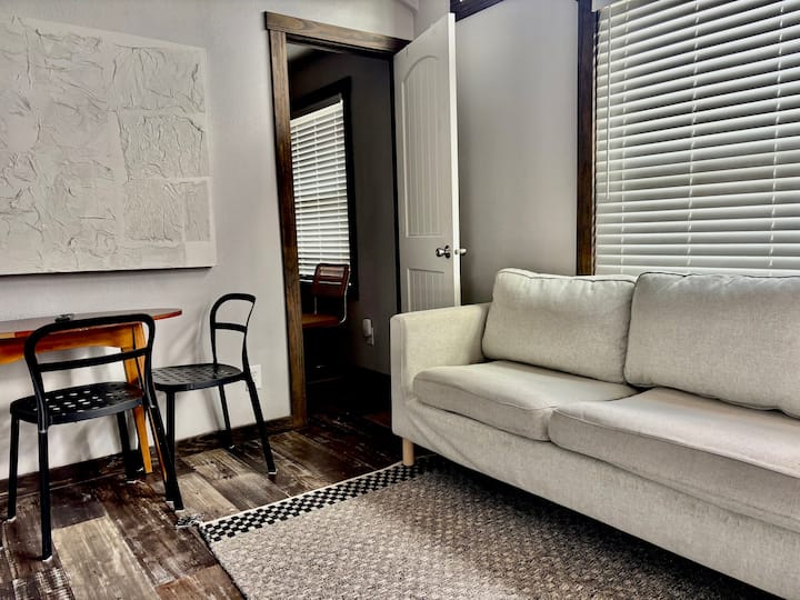 Back House With Cozy Vibes | Full Kitch | Laundry - Austin, TX