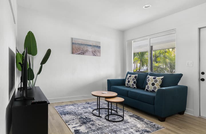 2min Walk To Beach! Trendy Condo|king|kitchen|pool - Pompano Beach, FL