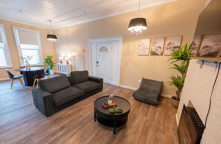 Historic Albany Nest | Center Of It All + Parking - Albany, NY