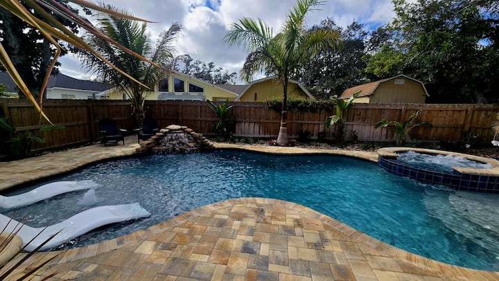 Private Tropical Oasis  Resort Pool Tiki Bar  Spa - Tarpon Springs, FL