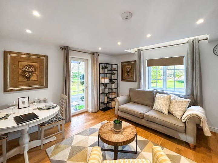 Eagles Nest - Woking