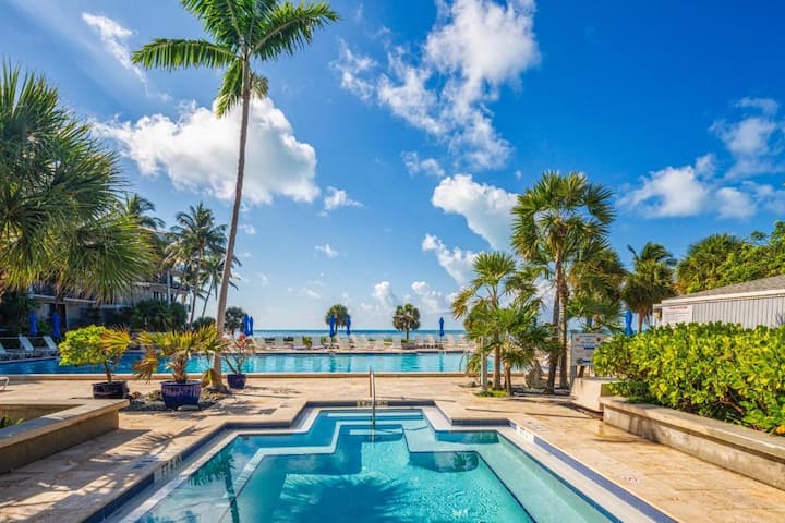 Atlantic Parrot | Oceanfront Condo W/ Pool - Key West, FL