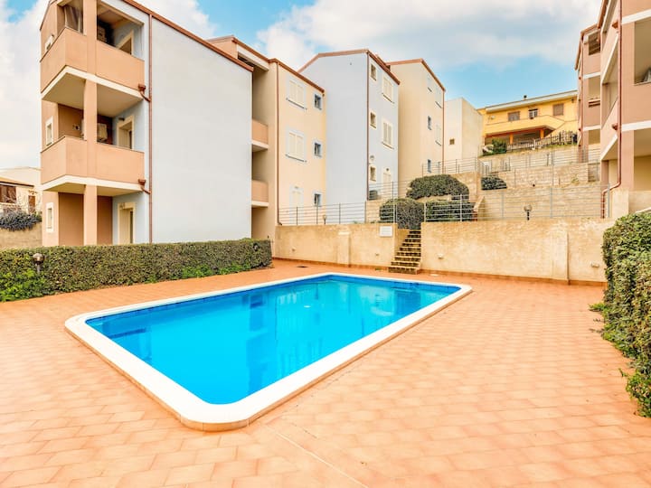 Grenier Avec Terrasse Et Piscine En Copropriété - Badesi