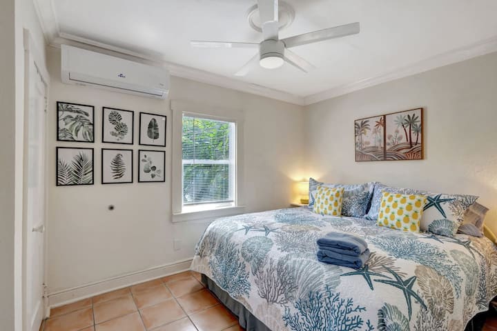 Cottage W/ Shared Sauna, Tank Pool, And More! - West Palm Beach, FL