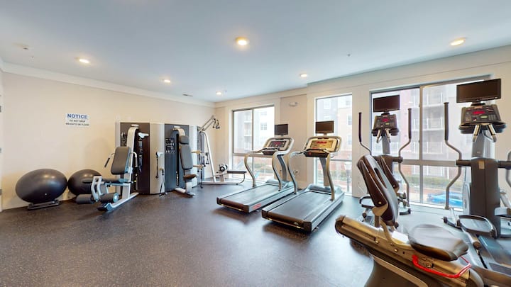 Comfort Meets Convenience Parking, Gym, Near Nyc - Stamford, CT