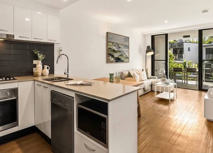 750m To Uq | 3bed 3bath Family Landing Pad + Bbq - Brisbane