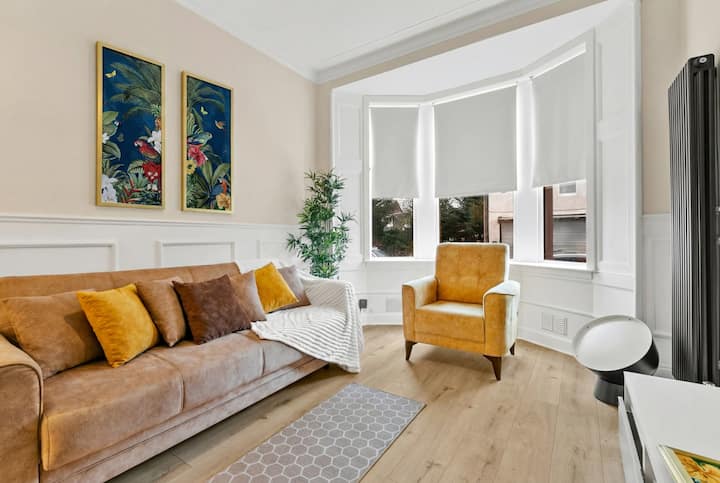 Free Parking | Sleeps 2 | 1 Bed Tenement | Renfrew - Glasgow