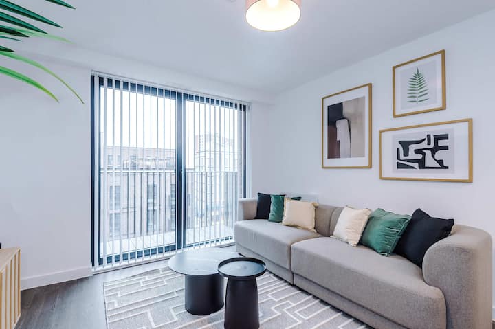 Modern 2br Apartment W Secure Parking Salford - Salford