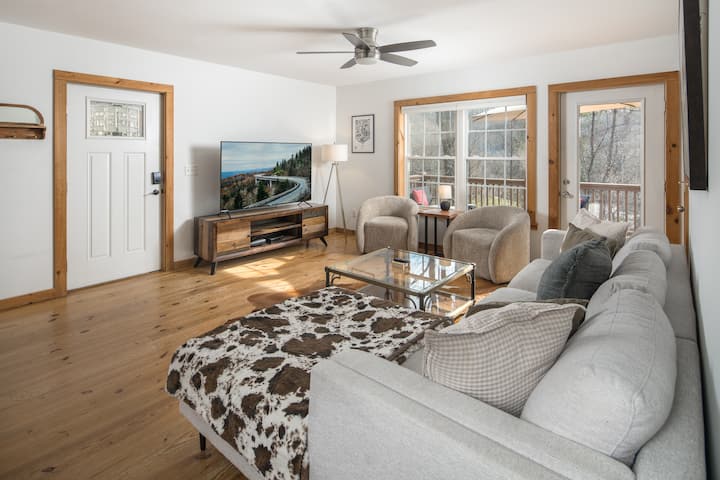 New! Pet-friendly W/ 2 Fenced Yards! - Boone, NC