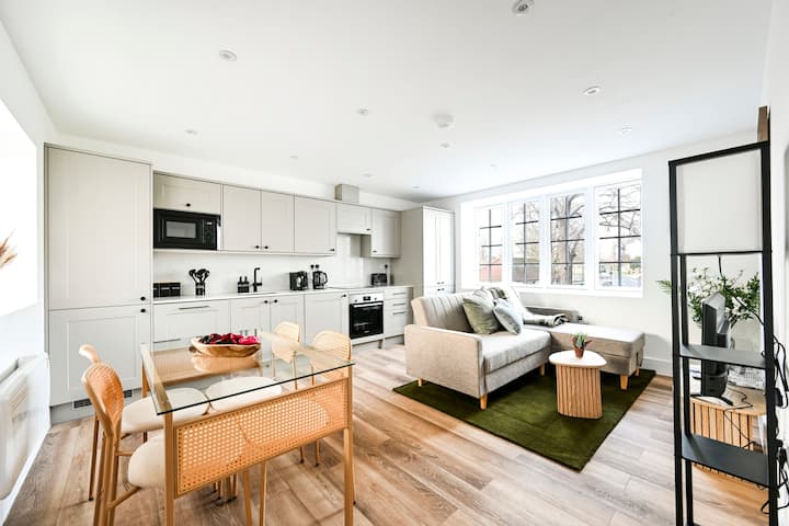 Historic 2-bed Hideaway Near Hampton Court Palace - Kingston upon Thames