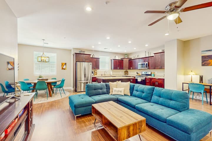 4br Home W/ Two Master Suites, Balcony, Desk Space - Flagstaff, AZ