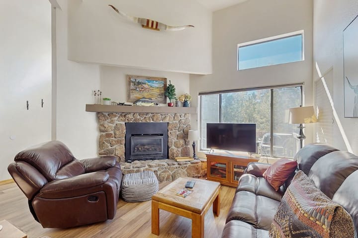 3br Townhome With Balcony, Patio, & Fireplace - Flagstaff, AZ