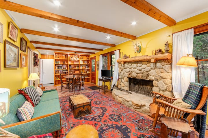 Vintage 3br Mountainview | Fireplace | Deck - Idyllwild-Pine Cove, CA