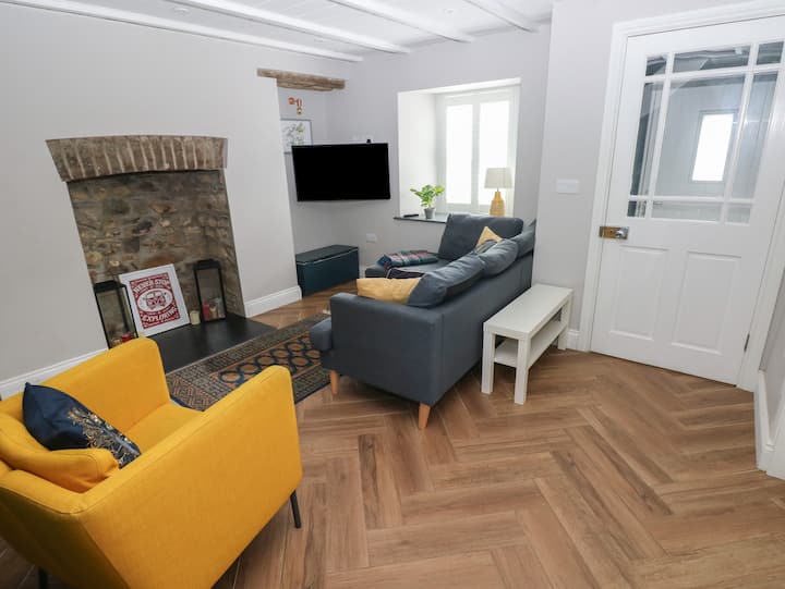 Min-y-ffordd - Fishguard