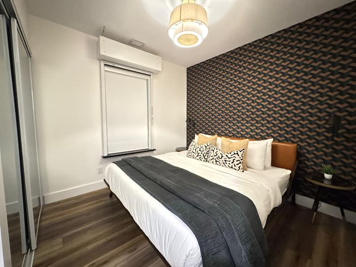Artful Downtown Toronto Retreat | King Bed| 55" Tv - Toronto