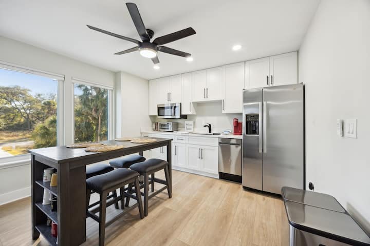 Historic Seaside Town Apartment Walk To Beach - American Beach, FL