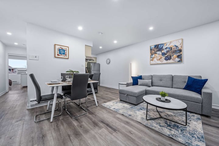 Relaxing Group Retreat Near Little Italy - Mississauga