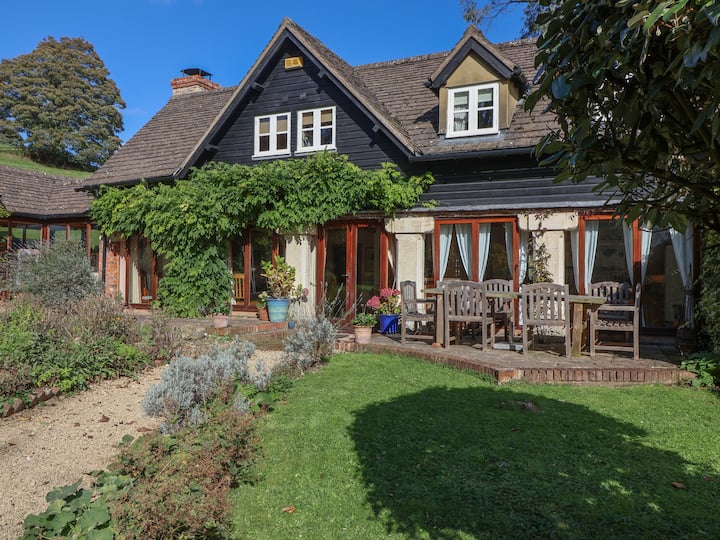 Highgrove Barn - Gloucester, UK