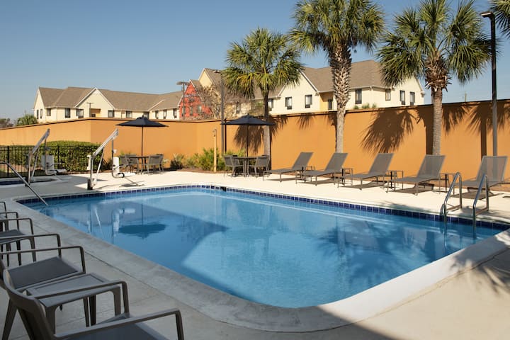 2 Queens + + On Site Dining & Pool - Panama City