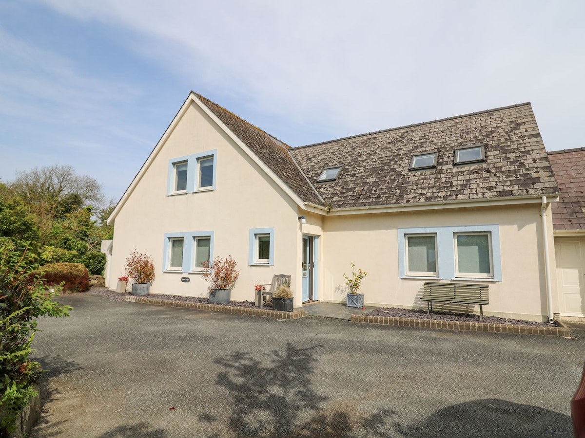 Tree Tops - Houses for Rent in Pembrokeshire, Wales, United Kingdom ...