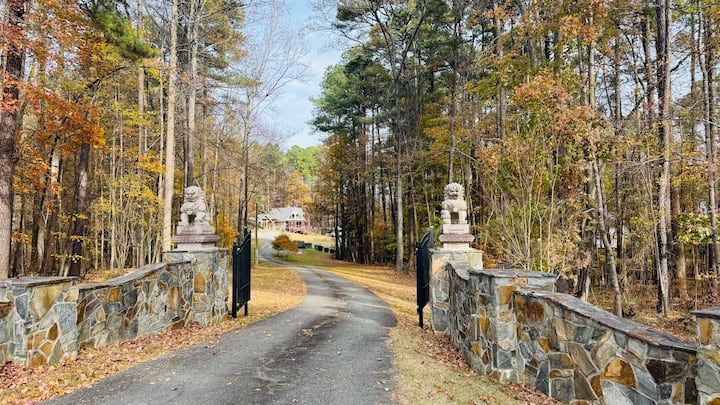 Lioncrest Estate | Pickleball • Cinema • Near Rdu - Raleigh, NC