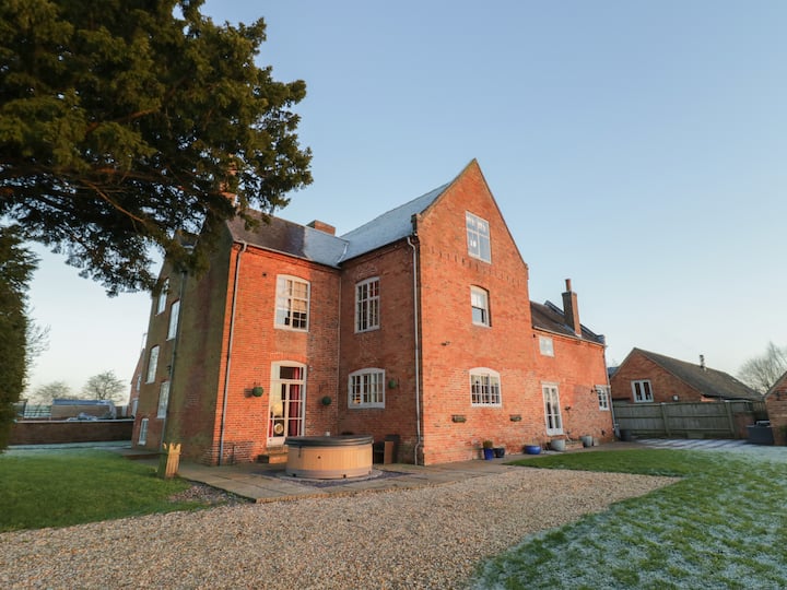 Dunnimere Farmhouse - West Midlands