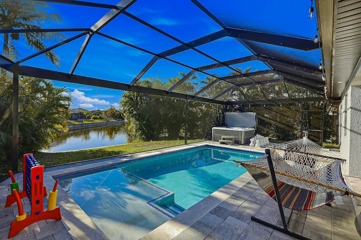 Canal Home: Saltwater Pool, Hot Tub & W/d - Cape Coral, FL