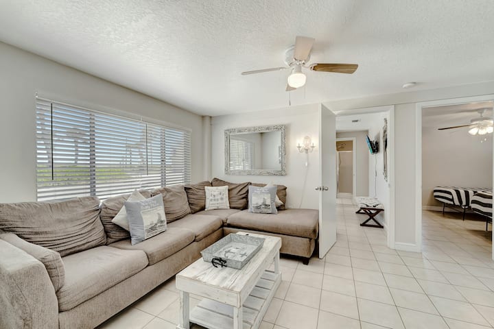 2br Suite With Gulf View, Grill, Patio, Central Ac - Holmes Beach, FL