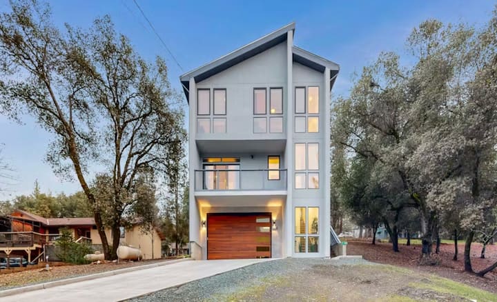 Modern Yosemite Retreat With Lake Access - Groveland, CA