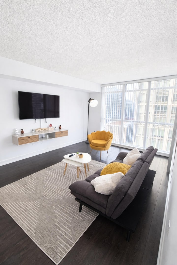 Modern 1br + Den In Downtown Toronto | Sleeps 5 - Toronto