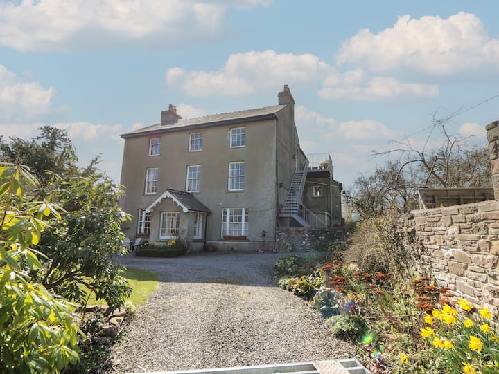 Cantref House Top Floor - Brecon