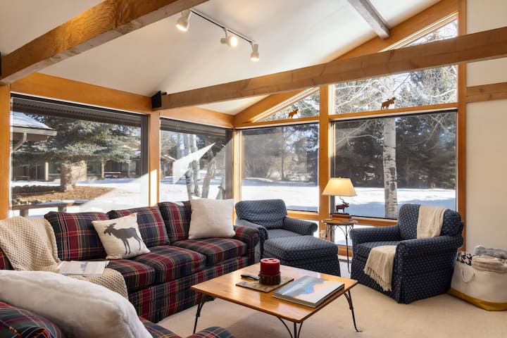 Outpost: Golf Creek 46 - Close To Nat'l Park - Teton County, WY