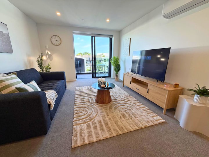 Fresh Build City Retreat In Christchurch Cbd - Christchurch