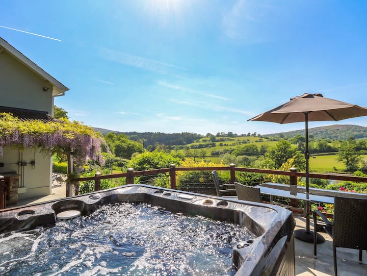 Curtau - Builth Wells