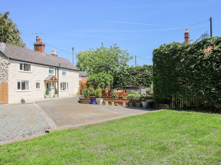 Pennal Cottage - Oswestry