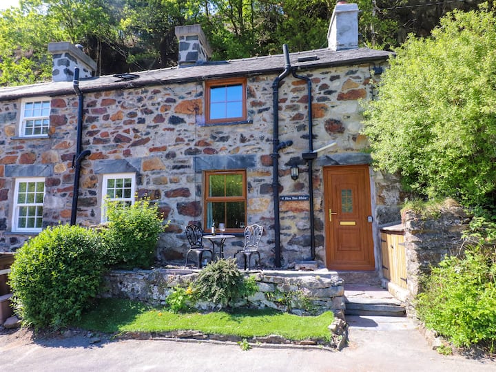 4 Old Tanrhiw - Beddgelert
