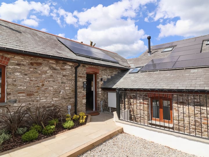 Woodland Roost - Clovelly