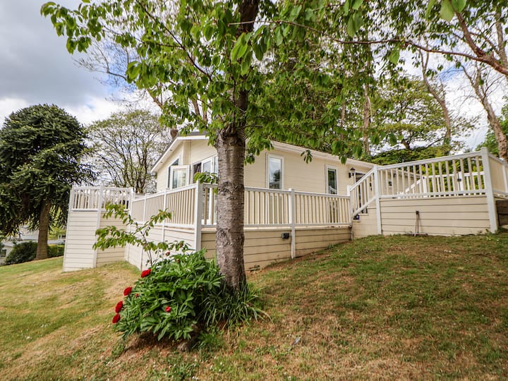 155 Woodland Hall (Lyons) - Ruthin