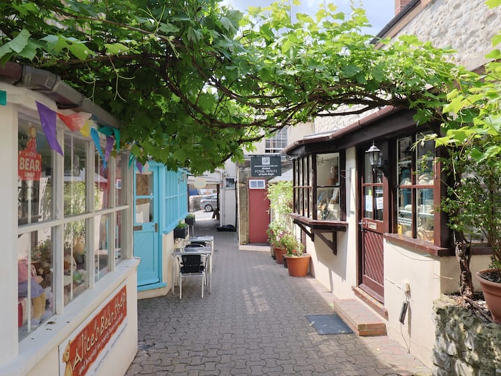 Drake's Hideaway - Lyme Regis