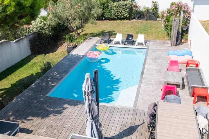 Superbe Maison Familiale Avec Piscine, à Quelques - La Rochelle